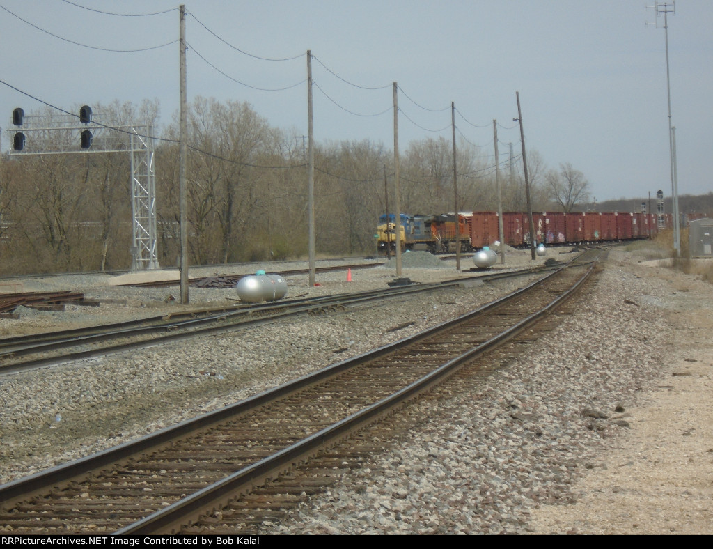 CSX 7872 BNSF 8378 Entering Yard